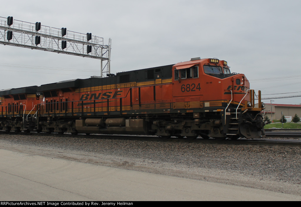 BNSF 6824 (2)